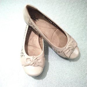 Clarks | Shoes | Clarks Cushion Soft Tan Leather Round Cap Toe Slipon ...